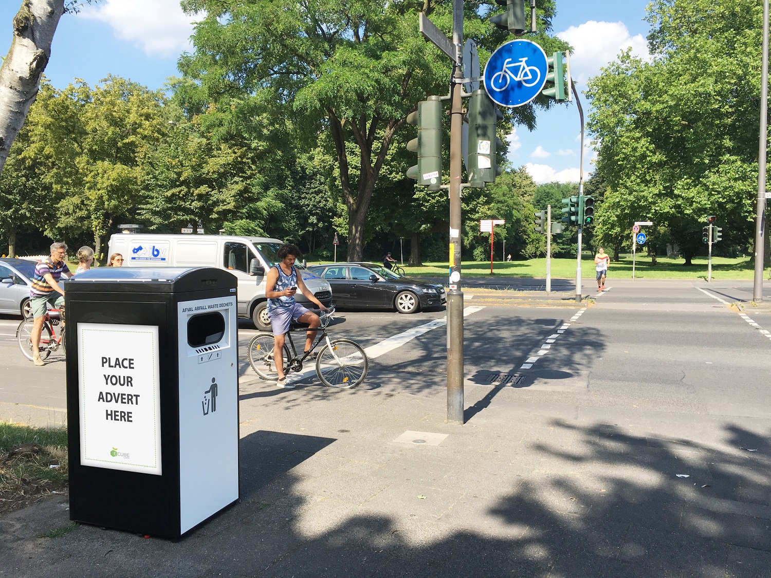 Solar-powered trash compactor | CleanCUBE | Ecube Labs